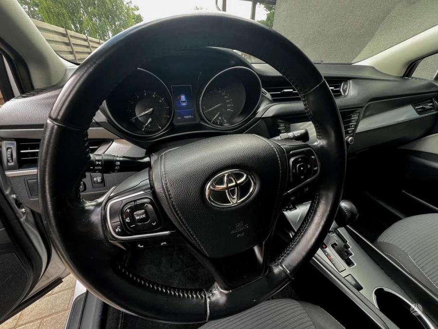 Pelēks Toyota Avensis 2015 Viļņa, ar dzinēja tilpumu 1.80 L un nobraukumu 193 tūkst. km par 10690 €, foto 19 vietnē AUTOMOTO.COM.LV
