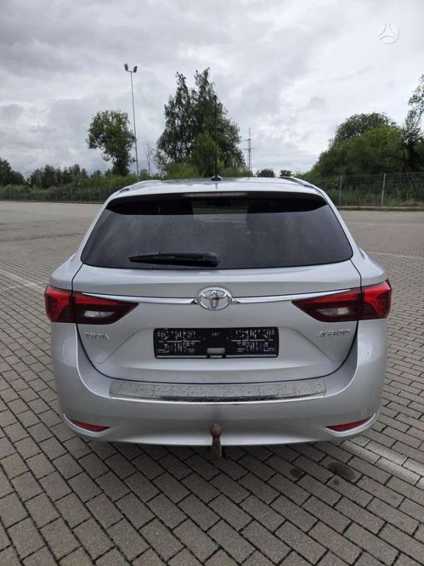 Grey Toyota Avensis 2015 in Marijampole, with an engine capacity of 1.60 L and mileage of 232 thousand km for 6850 €, photo 3 on AUTOMOTO.COM.LV