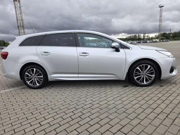 Grey Toyota Avensis 2015 in Marijampole, with an engine capacity of 1.60 L and mileage of 232 thousand km for 6850 €, photo 5 on AUTOMOTO.COM.LV