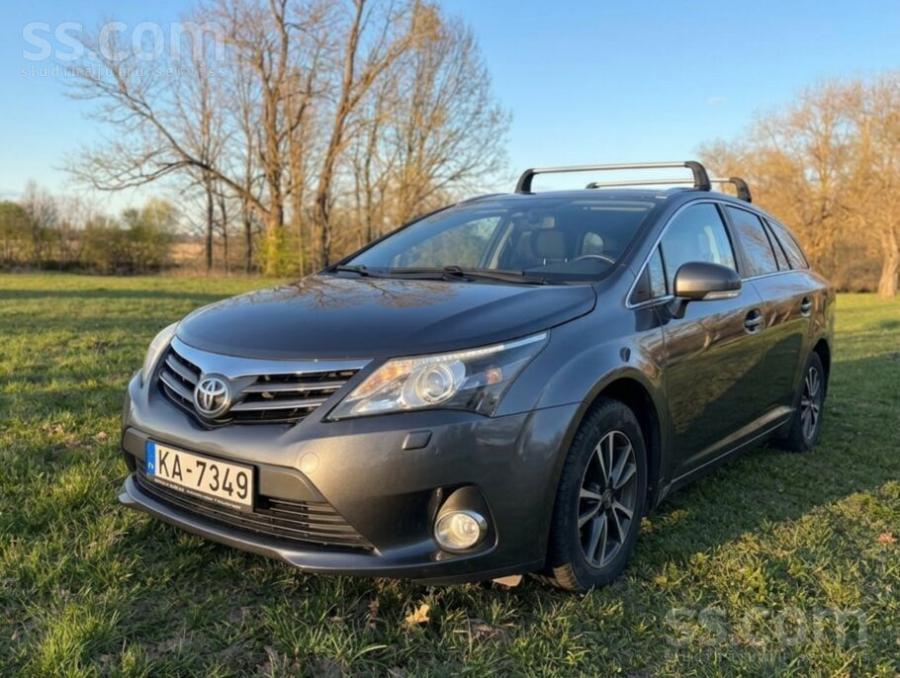 Серый Тойота Авенсис 2015 в Прейли, объемом двигателя 1.80 л и пробегом 156 тыс. км за 7950 €, фото 1 на AUTOMOTO.COM.LV
