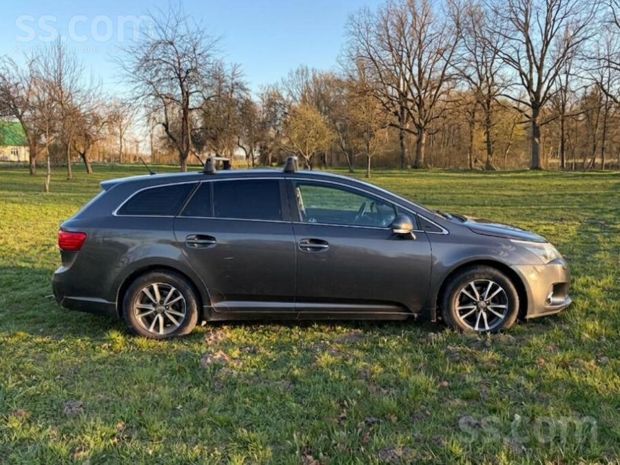 Серый Тойота Авенсис 2015 в Прейли, объемом двигателя 1.80 л и пробегом 156 тыс. км за 7950 €, фото 5 на AUTOMOTO.COM.LV
