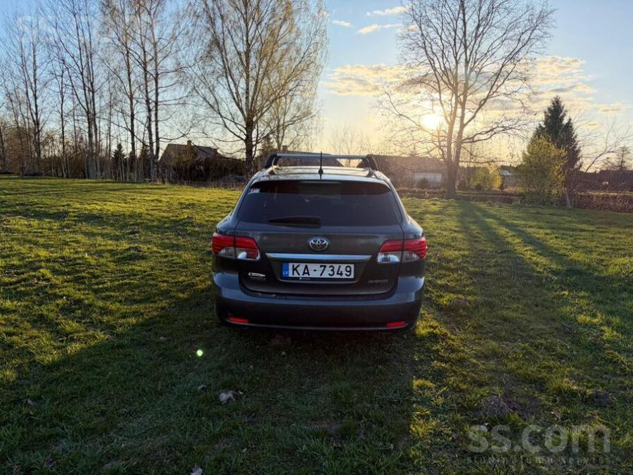 Серый Тойота Авенсис 2015 в Прейли, объемом двигателя 1.80 л и пробегом 156 тыс. км за 7950 €, фото 8 на AUTOMOTO.COM.LV