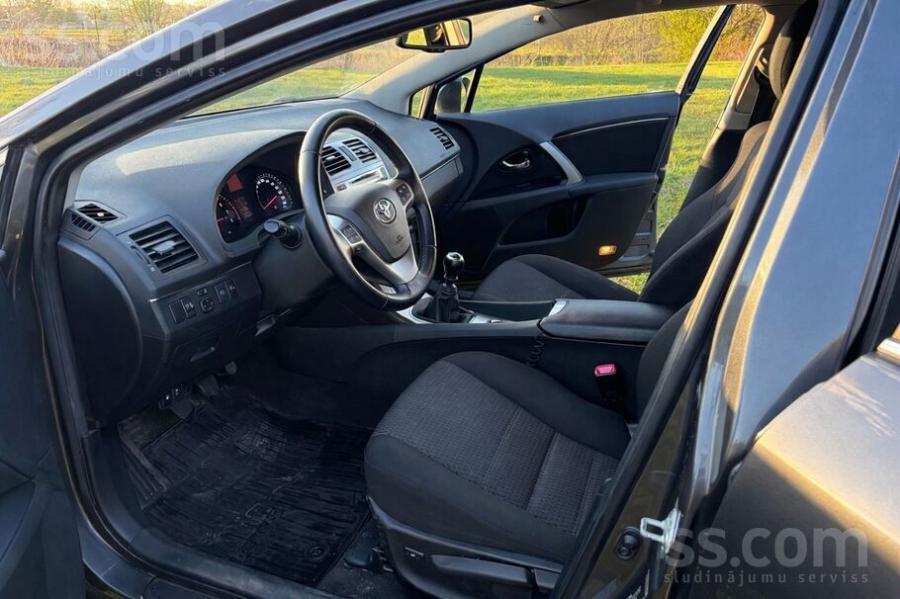 Серый Тойота Авенсис 2015 в Прейли, объемом двигателя 1.80 л и пробегом 156 тыс. км за 7950 €, фото 10 на AUTOMOTO.COM.LV