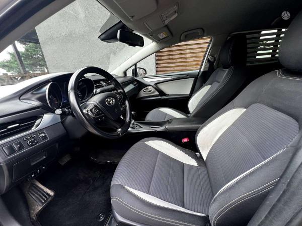 Pelēks Toyota Avensis 2015 Viļņa, ar dzinēja tilpumu 1.80 L un nobraukumu 193 tūkst. km par 9999 €, foto 7 vietnē AUTOMOTO.COM.LV