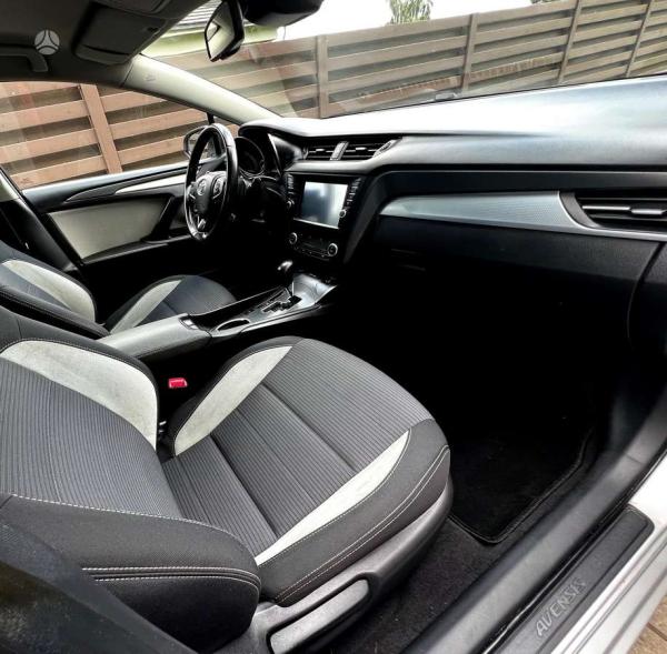Pelēks Toyota Avensis 2015 Viļņa, ar dzinēja tilpumu 1.80 L un nobraukumu 193 tūkst. km par 9999 €, foto 8 vietnē AUTOMOTO.COM.LV