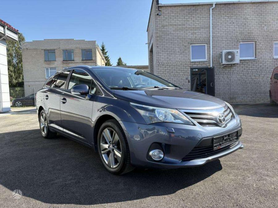 Grey Toyota Avensis 2015 in Radviliskis, with an engine capacity of 2.00 L and mileage of 264 thousand km for 6450 €, photo 3 on AUTOMOTO.COM.LV