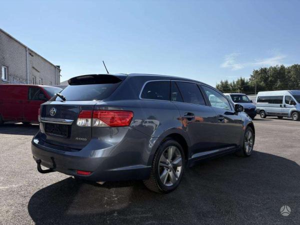 Pelēks Toyota Avensis 2015 Radviliškis, ar dzinēja tilpumu 2.00 L un nobraukumu 264 tūkst. km par 6450 €, foto 3 vietnē AUTOMOTO.COM.LV