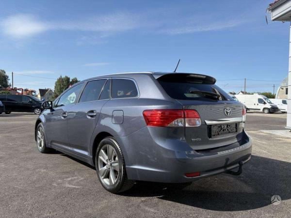 Pelēks Toyota Avensis 2015 Radviliškis, ar dzinēja tilpumu 2.00 L un nobraukumu 264 tūkst. km par 6450 €, foto 4 vietnē AUTOMOTO.COM.LV
