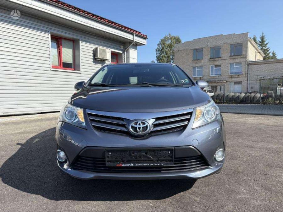 Grey Toyota Avensis 2015 in Radviliskis, with an engine capacity of 2.00 L and mileage of 264 thousand km for 6450 €, photo 6 on AUTOMOTO.COM.LV