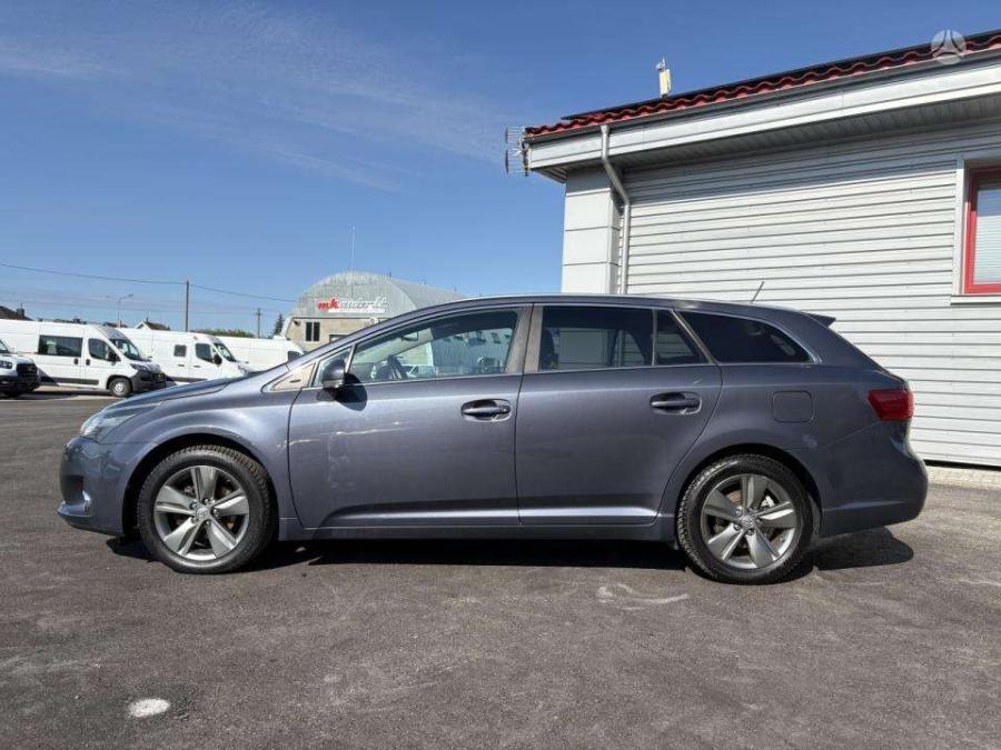 Grey Toyota Avensis 2015 in Radviliskis, with an engine capacity of 2.00 L and mileage of 264 thousand km for 6450 €, photo 8 on AUTOMOTO.COM.LV