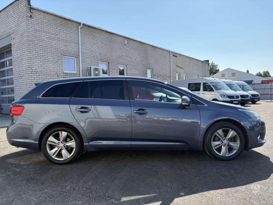 Grey Toyota Avensis 2015 in Radviliskis, with an engine capacity of 2.00 L and mileage of 264 thousand km for 6450 €, photo 9 on AUTOMOTO.COM.LV