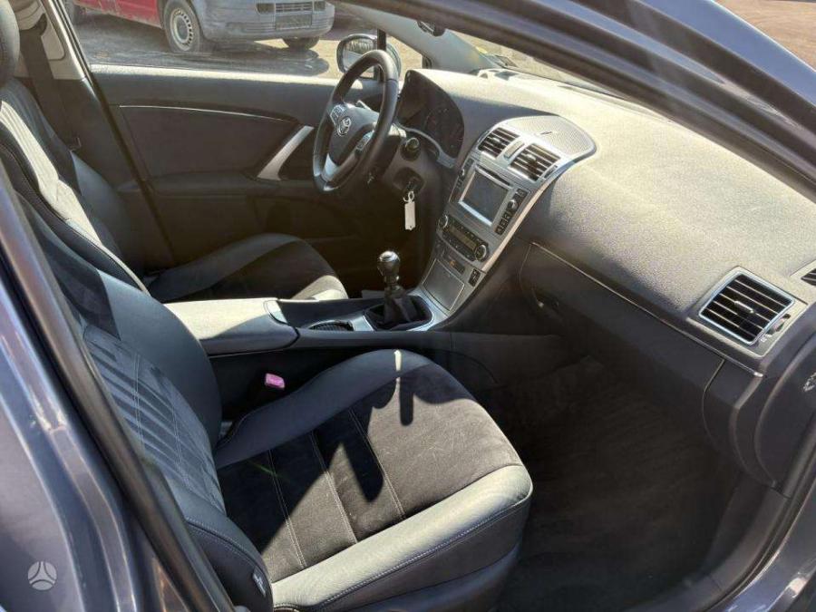 Grey Toyota Avensis 2015 in Radviliskis, with an engine capacity of 2.00 L and mileage of 264 thousand km for 6450 €, photo 10 on AUTOMOTO.COM.LV