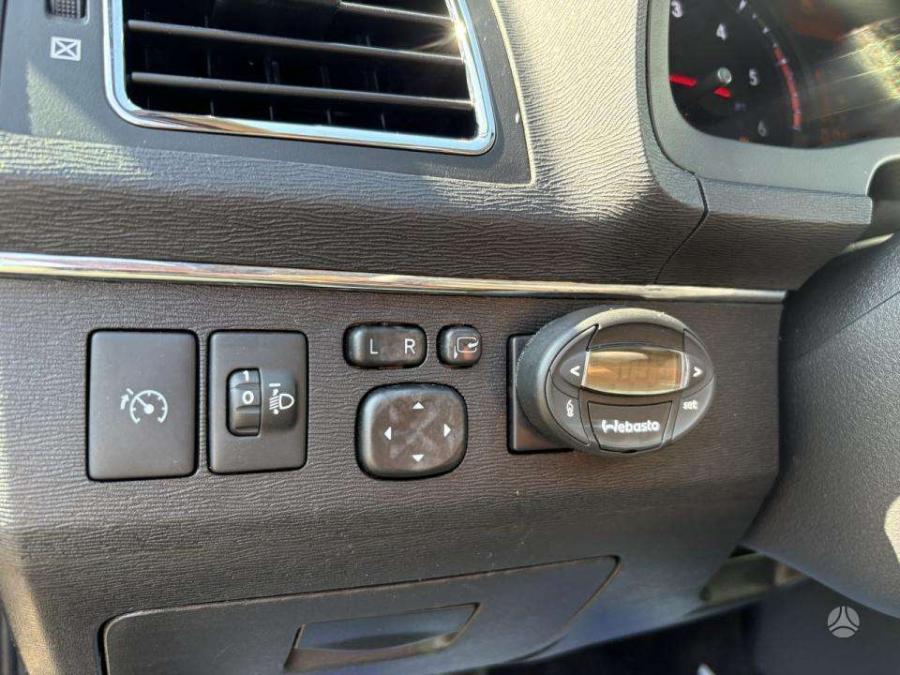 Grey Toyota Avensis 2015 in Radviliskis, with an engine capacity of 2.00 L and mileage of 264 thousand km for 6450 €, photo 15 on AUTOMOTO.COM.LV