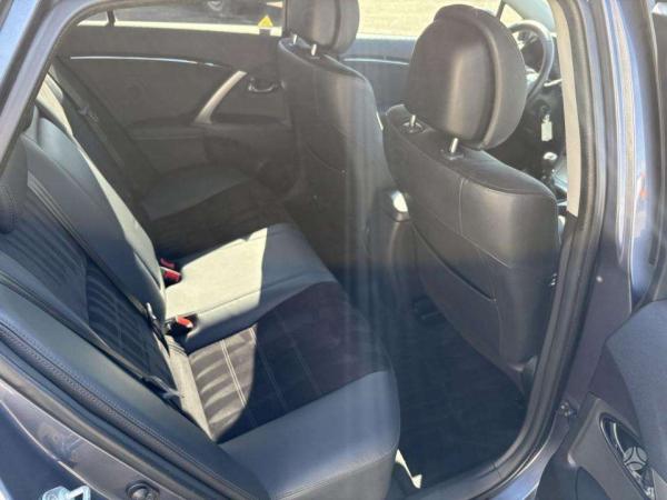 Pelēks Toyota Avensis 2015 Radviliškis, ar dzinēja tilpumu 2.00 L un nobraukumu 264 tūkst. km par 6250 €, foto 11 vietnē AUTOMOTO.COM.LV