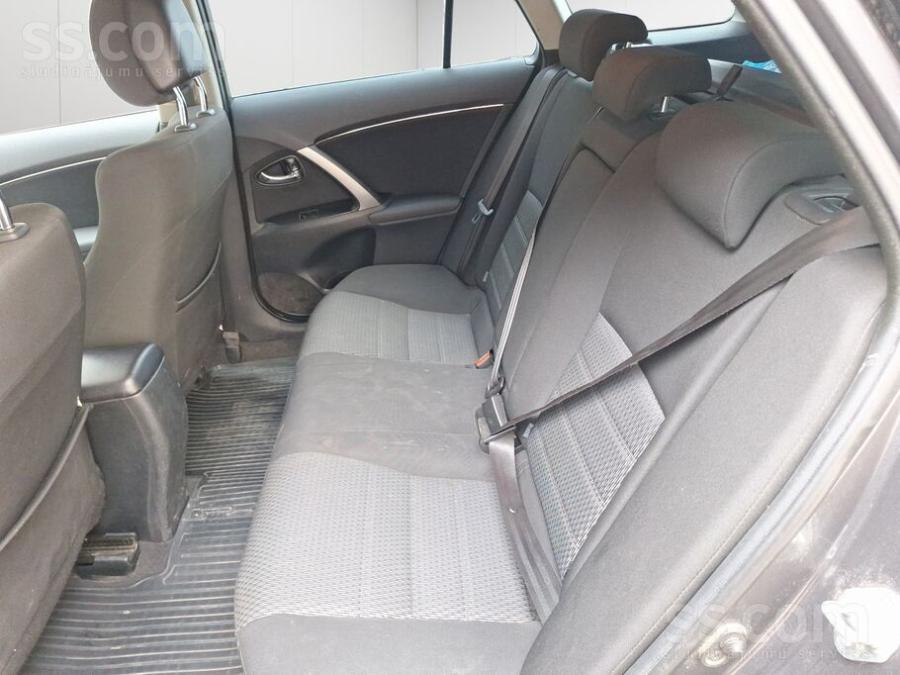 Grey Toyota Avensis 2015 in Riga, with an engine capacity of 1.80 L and mileage of 156 thousand km for 8000 €, photo 12 on AUTOMOTO.COM.LV