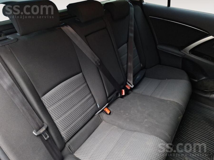 Grey Toyota Avensis 2015 in Riga, with an engine capacity of 1.80 L and mileage of 156 thousand km for 8000 €, photo 14 on AUTOMOTO.COM.LV