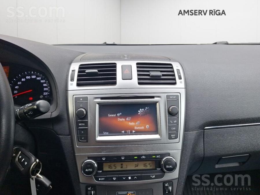 Grey Toyota Avensis 2015 in Riga, with an engine capacity of 1.80 L and mileage of 156 thousand km for 8000 €, photo 18 on AUTOMOTO.COM.LV