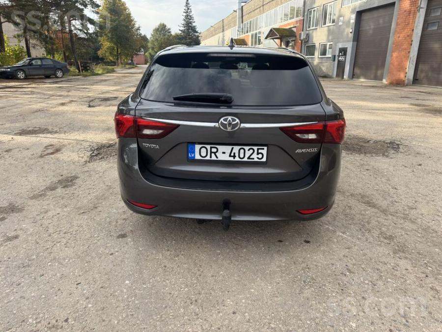Pelēks Toyota Avensis 2015 Jēkabpils, ar dzinēja tilpumu 2.00 L un nobraukumu 233 tūkst. km par 6899 €, foto 5 vietnē AUTOMOTO.COM.LV