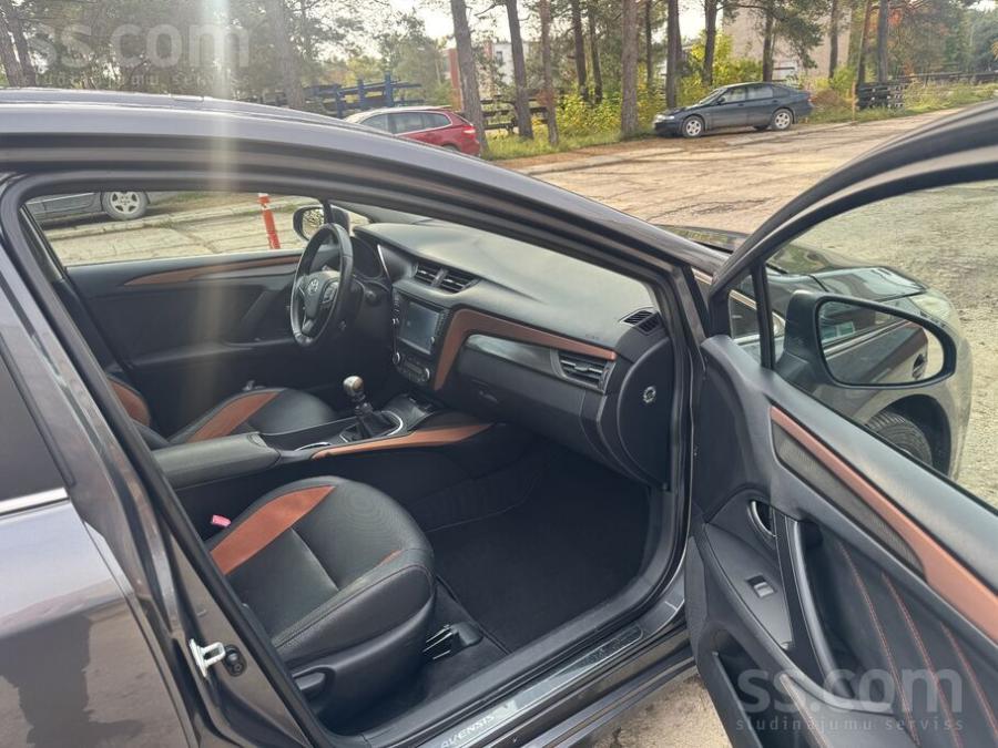 Pelēks Toyota Avensis 2015 Jēkabpils, ar dzinēja tilpumu 2.00 L un nobraukumu 233 tūkst. km par 6899 €, foto 10 vietnē AUTOMOTO.COM.LV