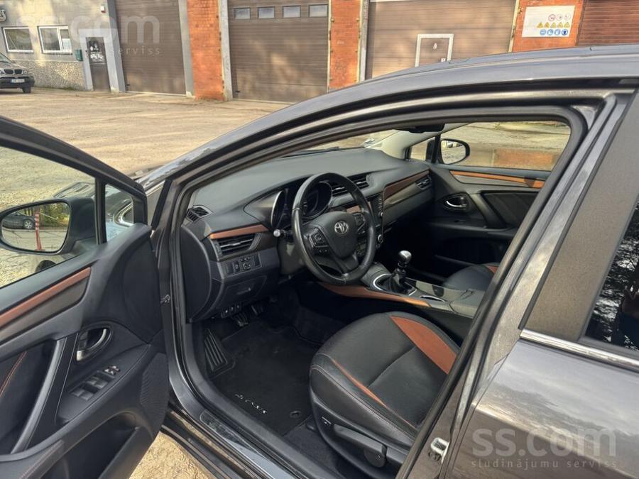 Pelēks Toyota Avensis 2015 Jēkabpils, ar dzinēja tilpumu 2.00 L un nobraukumu 233 tūkst. km par 6899 €, foto 12 vietnē AUTOMOTO.COM.LV