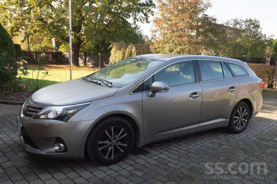 Серый Тойота Авенсис 2015 в Елгава, объемом двигателя 1.80 л и пробегом 200 тыс. км за 9000 €, фото 1 на AUTOMOTO.COM.LV