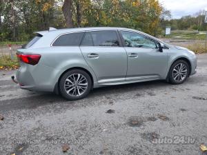 Серый Тойота Авенсис 2015 в Таллин, объемом двигателя 1.80 л и пробегом 175 тыс. км за 12000 €, фото 5 на AUTOMOTO.COM.LV