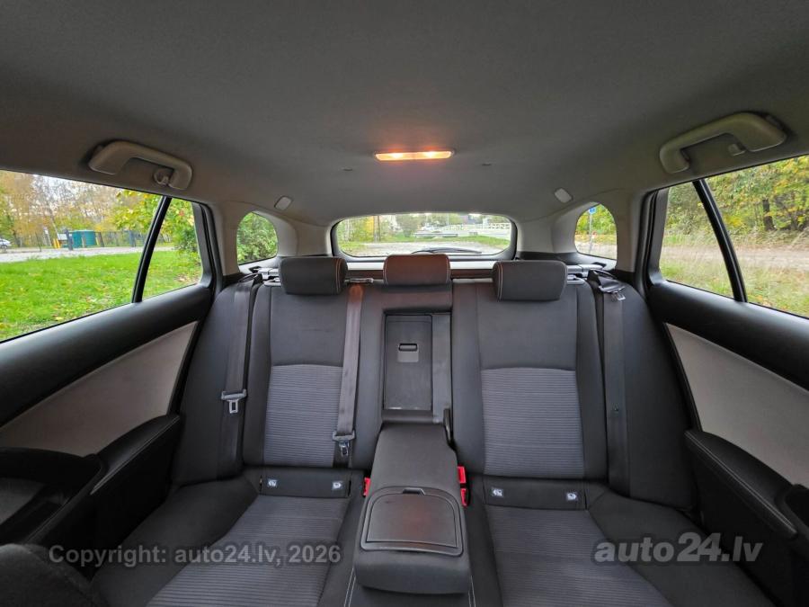 Серый Тойота Авенсис 2015 в Таллин, объемом двигателя 1.80 л и пробегом 175 тыс. км за 12000 €, фото 12 на AUTOMOTO.COM.LV