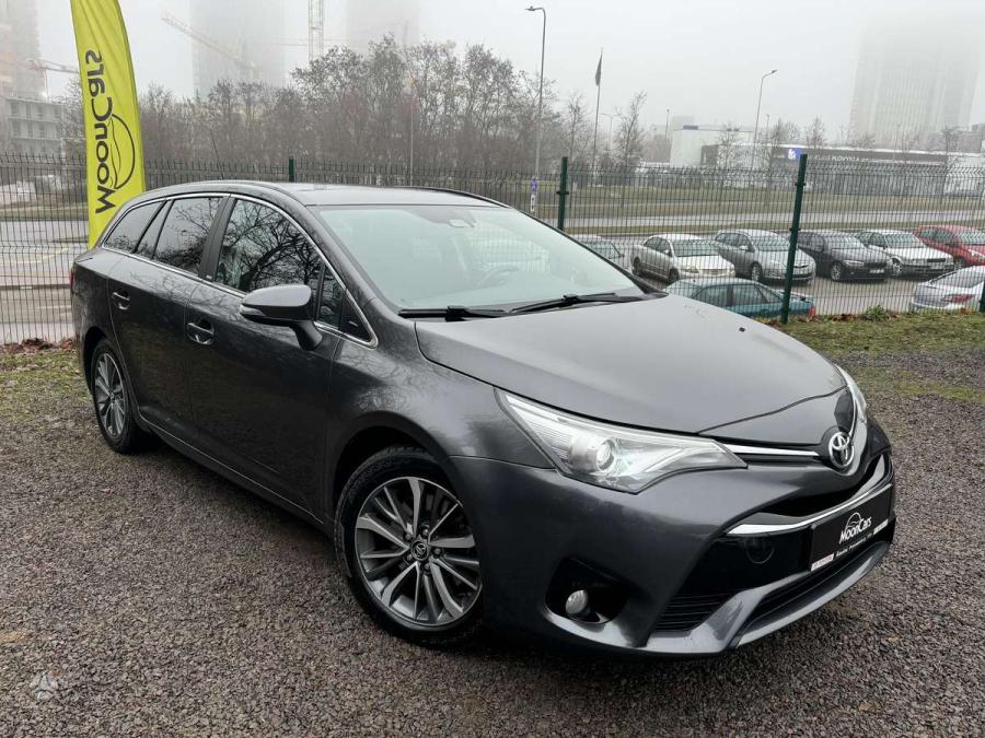 Pelēks Toyota Avensis 2016 Viļņa, ar dzinēja tilpumu 2.00 L un nobraukumu 180 tūkst. km par 7700 €, foto 3 vietnē AUTOMOTO.COM.LV