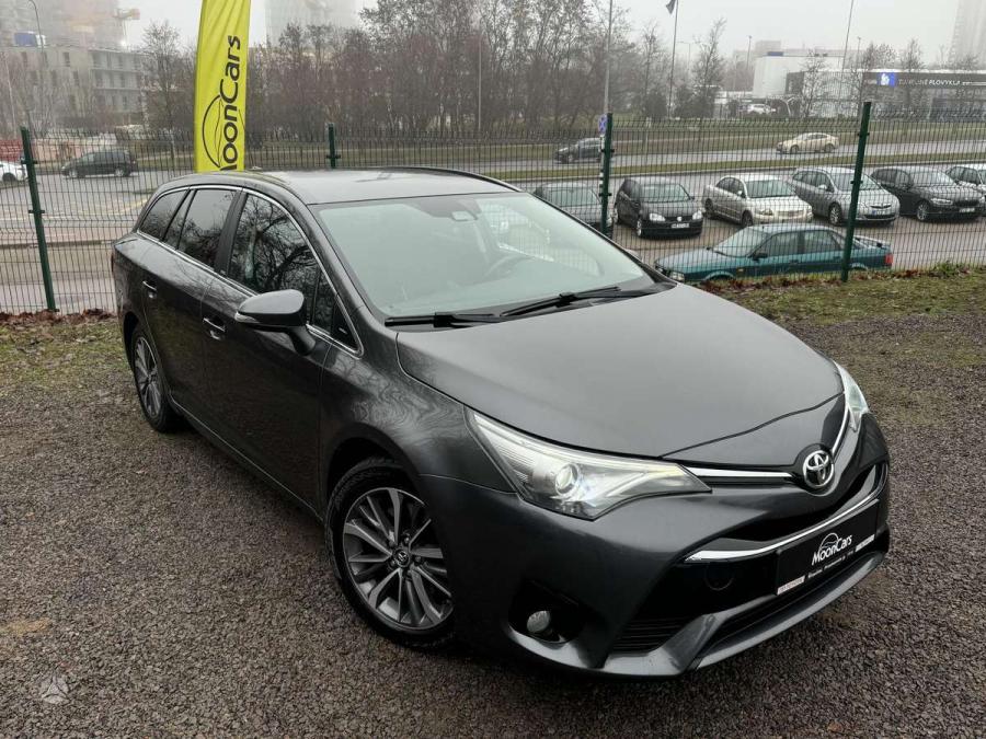 Pelēks Toyota Avensis 2016 Viļņa, ar dzinēja tilpumu 2.00 L un nobraukumu 180 tūkst. km par 7700 €, foto 4 vietnē AUTOMOTO.COM.LV