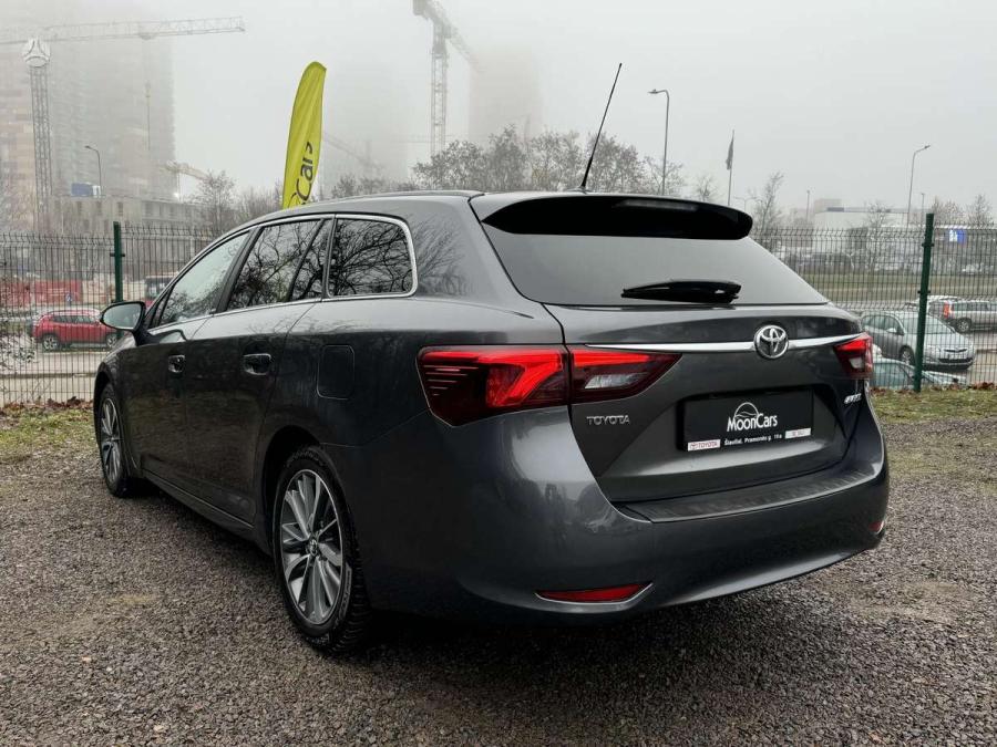 Pelēks Toyota Avensis 2016 Viļņa, ar dzinēja tilpumu 2.00 L un nobraukumu 180 tūkst. km par 7700 €, foto 7 vietnē AUTOMOTO.COM.LV
