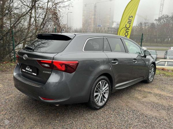 Grey Toyota Avensis 2016 in Vilnius, with an engine capacity of 2.00 L and mileage of 180 thousand km for 7700 €, photo 3 on AUTOMOTO.COM.LV