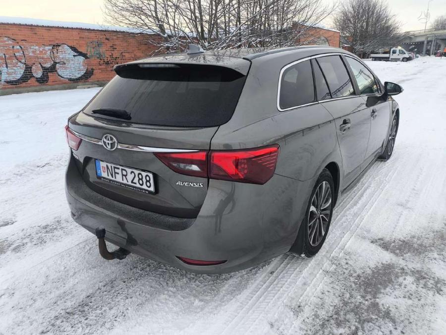 Grey Toyota Avensis 2016 in Siauliai, with an engine capacity of 2.00 L and mileage of 105 thousand km for 12700 €, photo 4 on AUTOMOTO.COM.LV