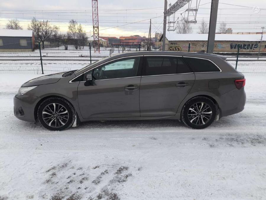 Grey Toyota Avensis 2016 in Siauliai, with an engine capacity of 2.00 L and mileage of 105 thousand km for 12700 €, photo 8 on AUTOMOTO.COM.LV