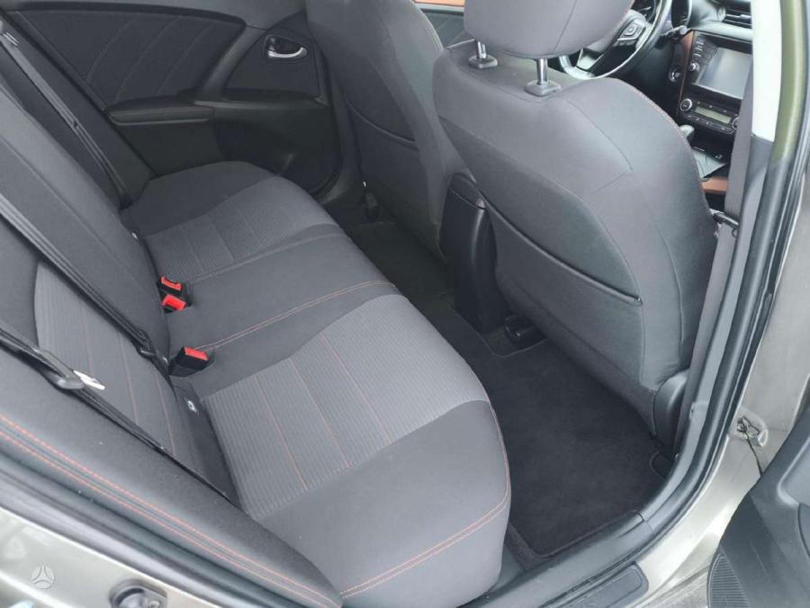 Grey Toyota Avensis 2016 in Siauliai, with an engine capacity of 2.00 L and mileage of 105 thousand km for 12700 €, photo 16 on AUTOMOTO.COM.LV