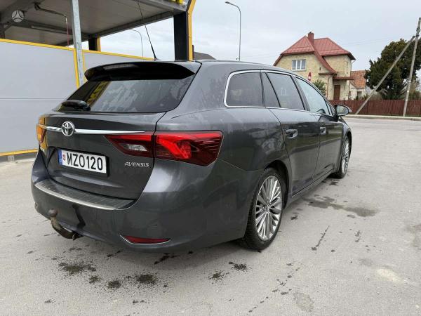 Grey Toyota Avensis 2016 in Kaunas, with an engine capacity of 1.60 L and mileage of 320 thousand km for 7500 €, photo 5 on AUTOMOTO.COM.LV