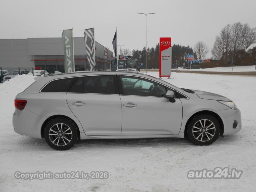 Pelēks Toyota Avensis 2016 Viljandi, ar dzinēja tilpumu 1.60 L un nobraukumu 197 tūkst. km par 8990 €, foto 18 vietnē AUTOMOTO.COM.LV