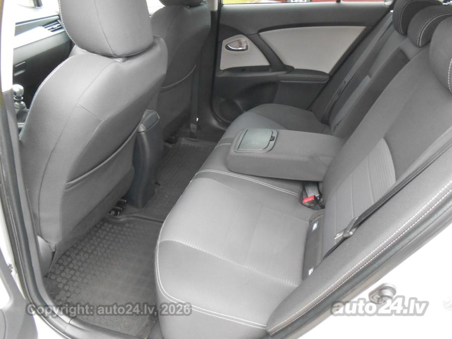 Grey Toyota Avensis 2016 in Viljandi, with an engine capacity of 1.60 L and mileage of 197 thousand km for 8890 €, photo 9 on AUTOMOTO.COM.LV