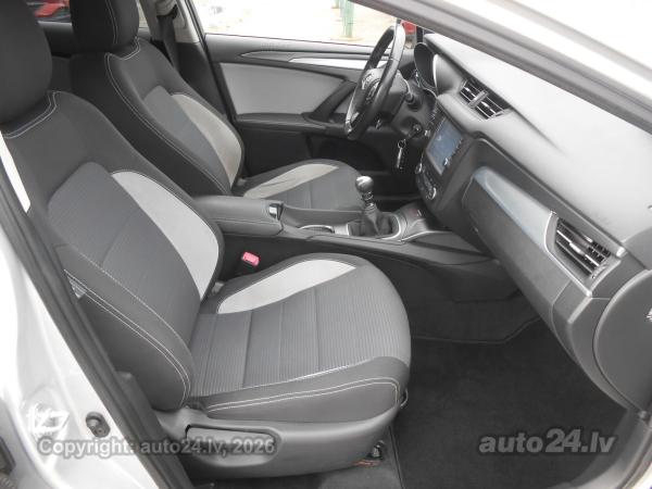 Grey Toyota Avensis 2016 in Viljandi, with an engine capacity of 1.60 L and mileage of 197 thousand km for 8890 €, photo 9 on AUTOMOTO.COM.LV