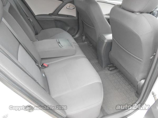 Grey Toyota Avensis 2016 in Viljandi, with an engine capacity of 1.60 L and mileage of 197 thousand km for 8890 €, photo 10 on AUTOMOTO.COM.LV