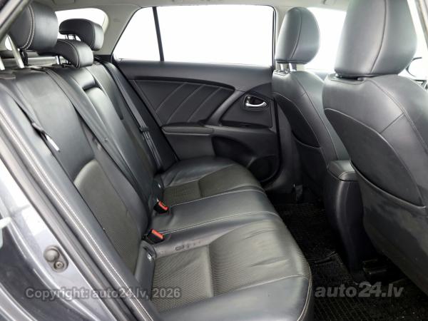 Pelēks Toyota Avensis 2016 Tallina, ar dzinēja tilpumu 1.60 L un nobraukumu 199 tūkst. km par 6499 €, foto 7 vietnē AUTOMOTO.COM.LV