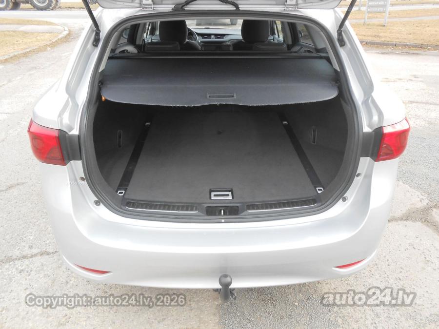 Grey Toyota Avensis 2016 in Viljandi, with an engine capacity of 1.60 L and mileage of 197 thousand km for 8890 €, photo 15 on AUTOMOTO.COM.LV
