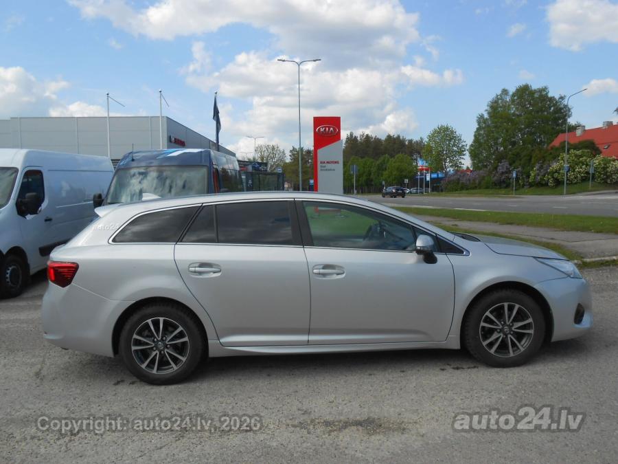 Pelēks Toyota Avensis 2016 Viljandi, ar dzinēja tilpumu 1.60 L un nobraukumu 197 tūkst. km par 8890 €, foto 19 vietnē AUTOMOTO.COM.LV