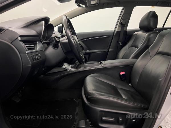 Grey Toyota Avensis 2016 in Parnu, with an engine capacity of 1.60 L and mileage of 260 thousand km for 8490 €, photo 9 on AUTOMOTO.COM.LV