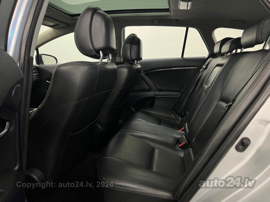 Pelēks Toyota Avensis 2016 Pērnava, ar dzinēja tilpumu 1.60 L un nobraukumu 260 tūkst. km par 8490 €, foto 12 vietnē AUTOMOTO.COM.LV