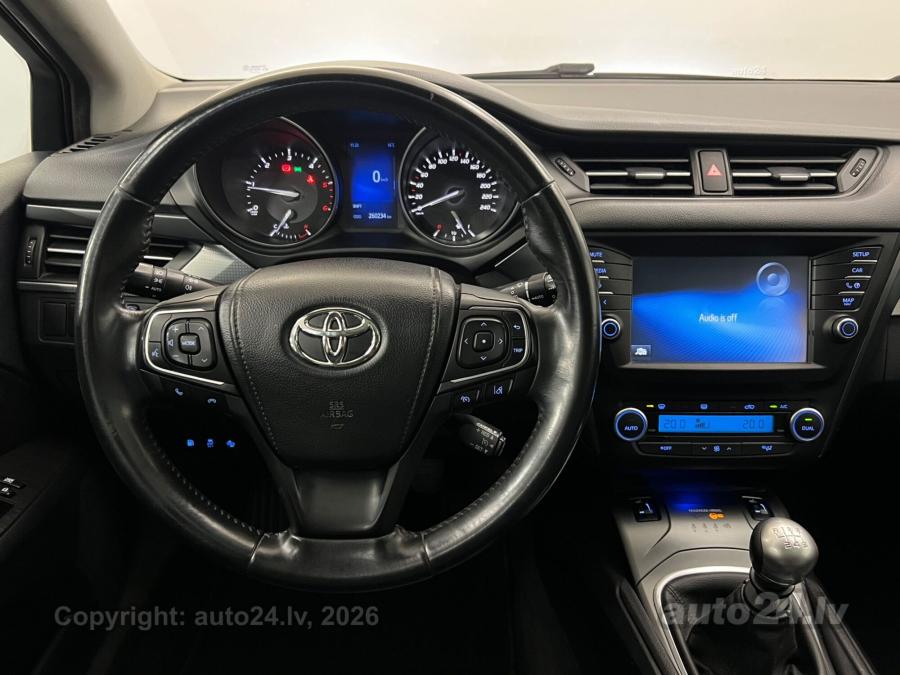 Pelēks Toyota Avensis 2016 Pērnava, ar dzinēja tilpumu 1.60 L un nobraukumu 260 tūkst. km par 8490 €, foto 14 vietnē AUTOMOTO.COM.LV
