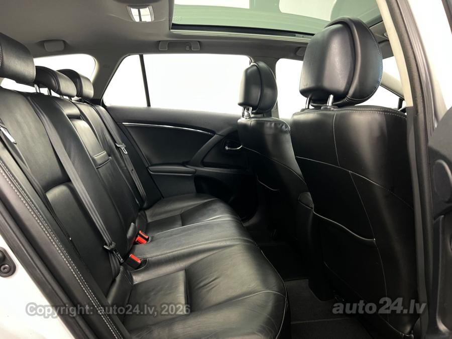 Pelēks Toyota Avensis 2016 Pērnava, ar dzinēja tilpumu 1.60 L un nobraukumu 260 tūkst. km par 8490 €, foto 24 vietnē AUTOMOTO.COM.LV