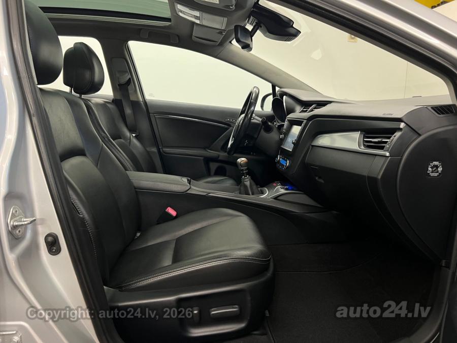 Pelēks Toyota Avensis 2016 Pērnava, ar dzinēja tilpumu 1.60 L un nobraukumu 260 tūkst. km par 8490 €, foto 25 vietnē AUTOMOTO.COM.LV