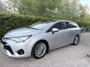 Grey Toyota Avensis 2016 in Riga, with an engine capacity of 2.00 L and mileage of 150 thousand km for 9200 €, photo  on AUTOMOTO.COM.LV