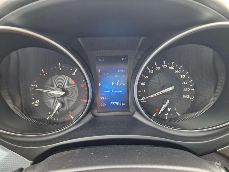 Серый Тойота Авенсис 2016 в Таураге, объемом двигателя 1.60 л и пробегом 227 тыс. км за 6500 €, фото 22 на AUTOMOTO.COM.LV