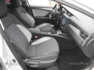 Grey Toyota Avensis 2016 in Viljandi, with an engine capacity of 1.60 L and mileage of 197 thousand km for 8490 €, photo 10 on AUTOMOTO.COM.LV